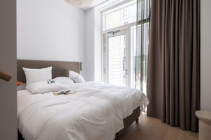 Apartamento design, 2 quartos | 2 quartos, ferros/tábuas de passar roupa, Wi-Fi de cortesia