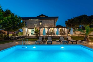 Piscina externa sazonal