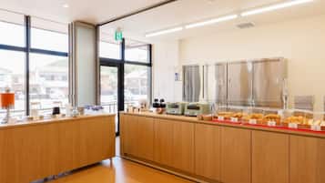 Café da manhã com buffet grátis todos os dias