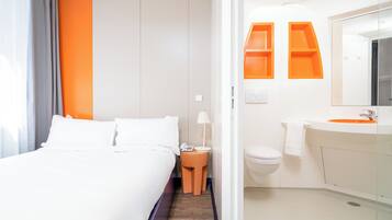 Quarto Duplo | Casa de banho | Um polibã, artigos de higiene ecológicos, um secador de cabelo