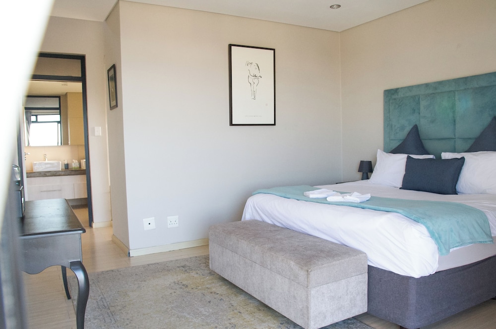 Cozy 3-bedroom House With The Best View Of Windhoek - Windhuk