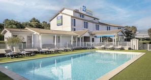 Piscina externa sazonal