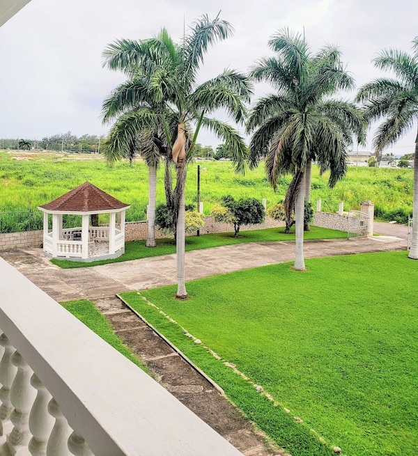 Comfy Haven - Montego Bay