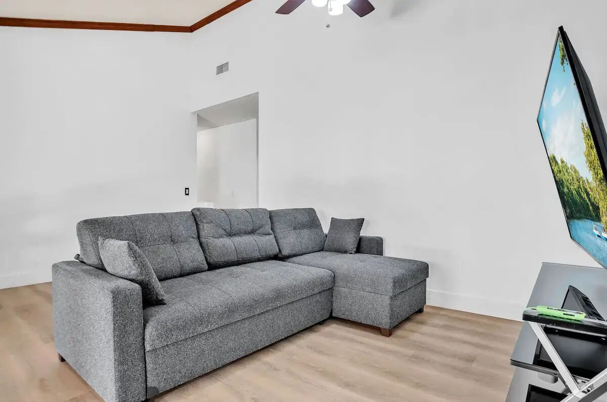 Private Pool Oasis + Hot Tub 4br Retreat Near Sawgrass Mills - Sunrise, FL