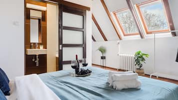 3 quartos, secretária adequada para computadores portáteis