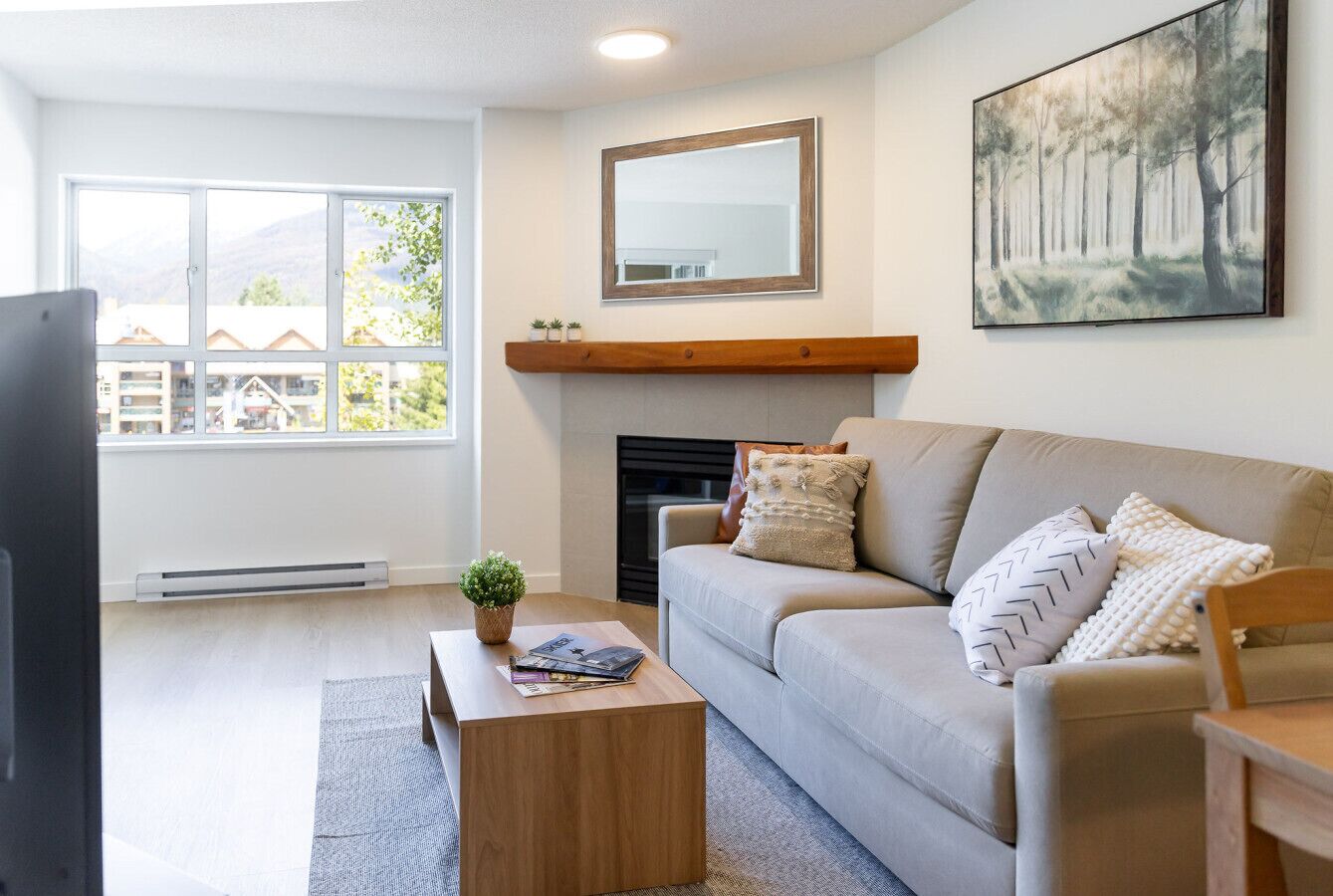 Whistler Village 1br: Sleeps 4!. Walk To Lifts, Shopping & More! Free Parking! - Whistler