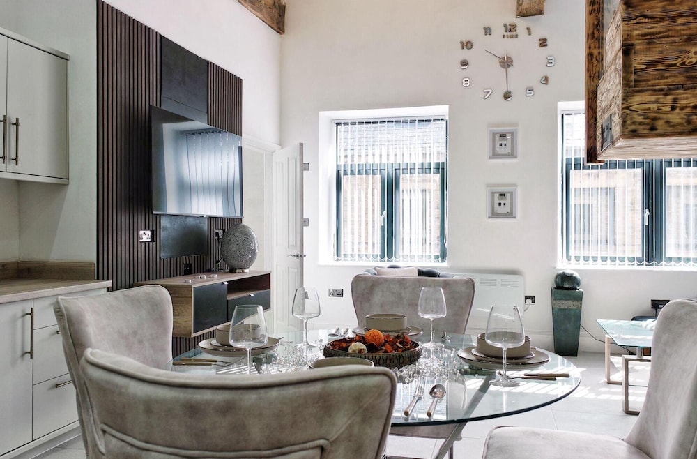 Blissful Bradford Apartment - City Center Gem - West Yorkshire