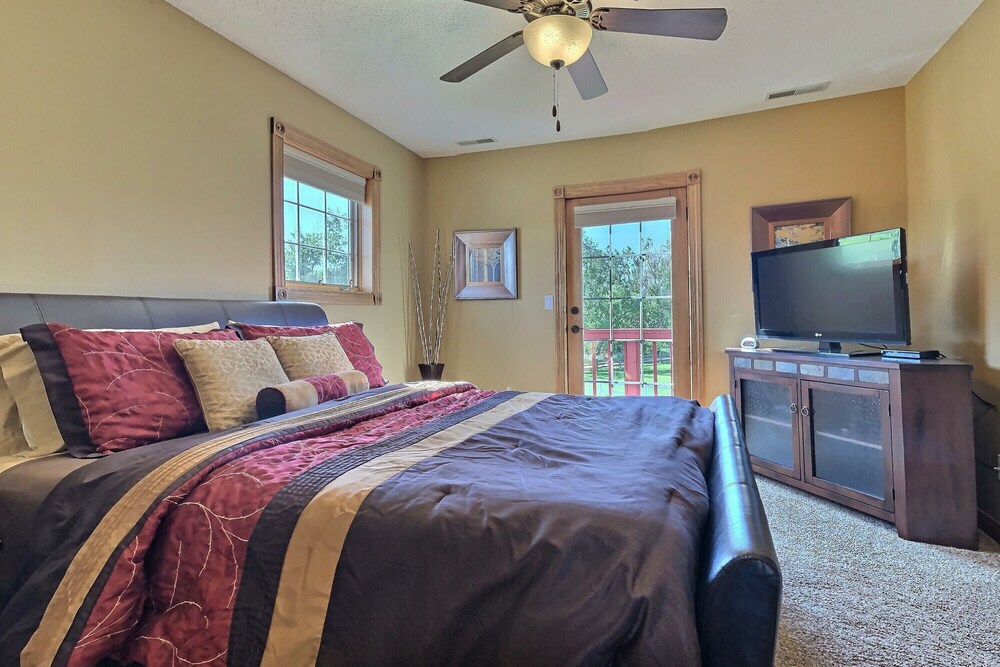 The Creekside Rally Rental - Incredible Backyard - Elegant Home - Deadwood, SD