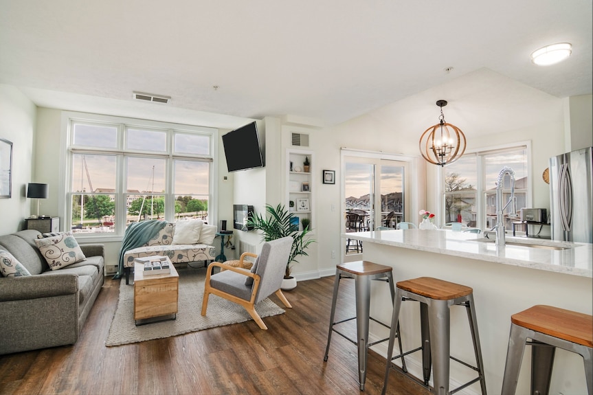 Renovated Dog-friendly Waterfront Condo - Manistee, MI