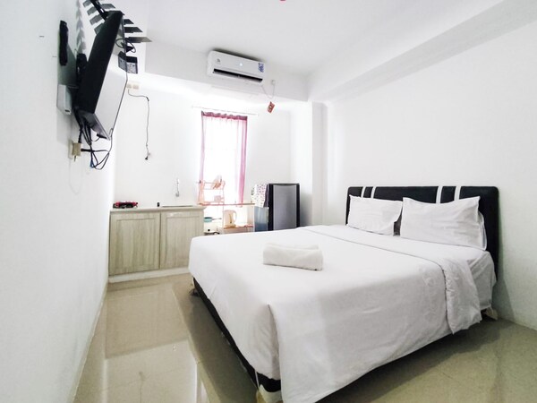 Restful And Tidy Studio At Paltrow City Apartment - Semarang