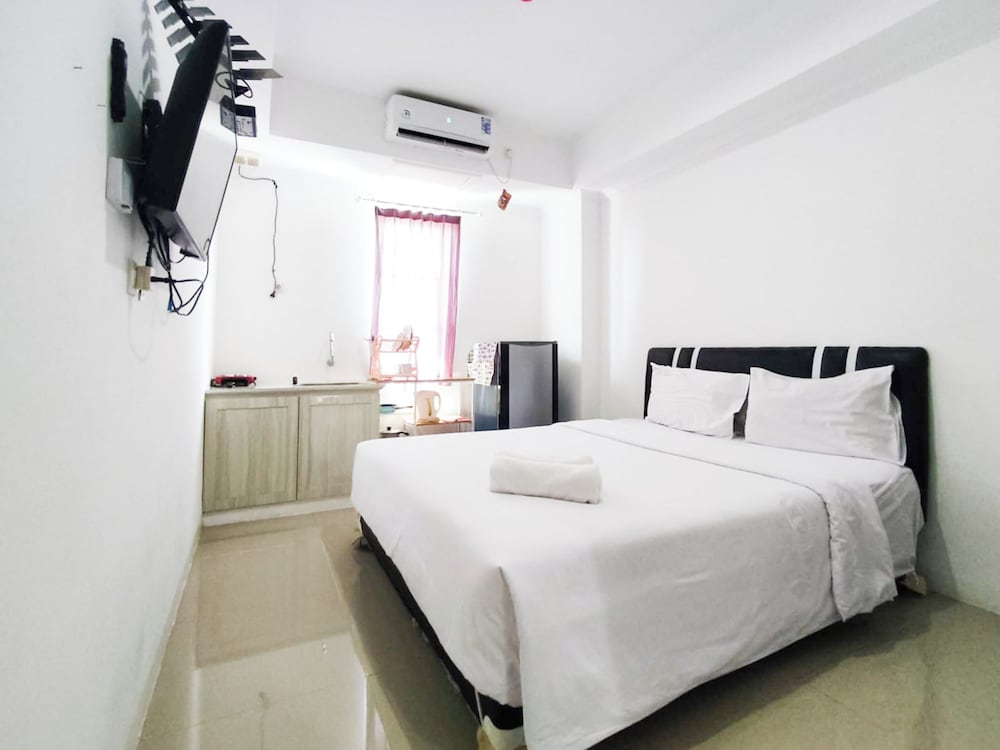 Restful And Tidy Studio At Paltrow City Apartment - Semarang