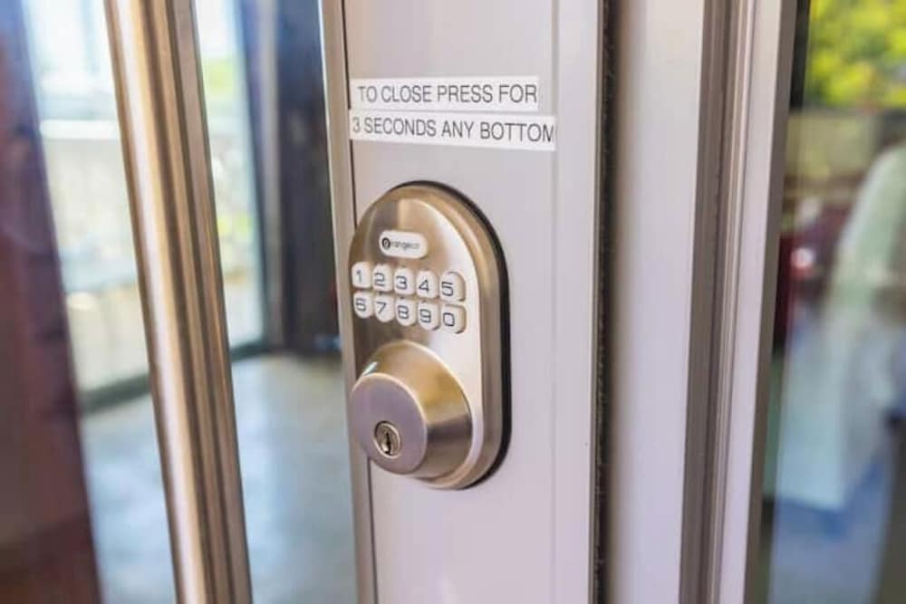 Chris Guest House, 2nd Floor with Shared Pool - Puntas | Vrbo