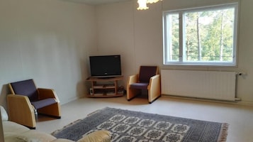 Apartamento, 2 quartos, vista para o lago | Sala de estar