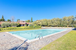 Piscina externa sazonal