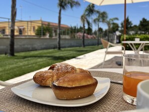 Pequeno-almoço tipo buffet diário incluído