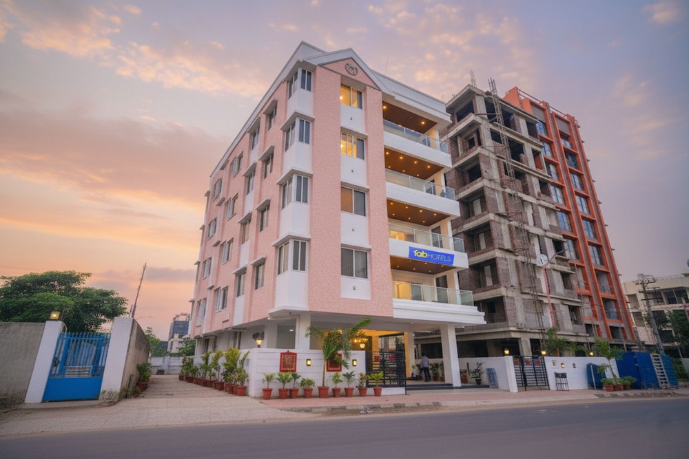 Fabhotel Prime Athiti Delight Stay - Pune