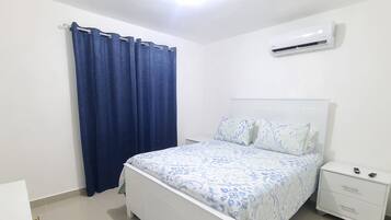 Apartamento, varanda, Vista para a cidade | 3 quartos, secretária, secretária adequada para computadores portáteis