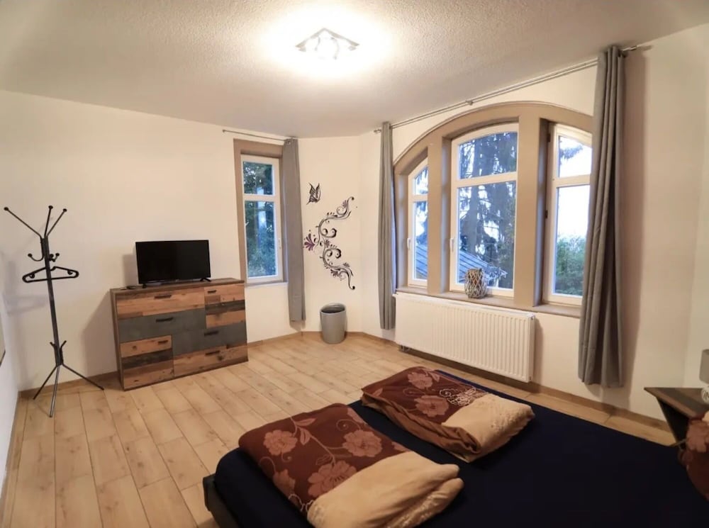 Apartamento 'Willkommen Am Roten Stein' Con Piscina Privada, Terraza Privada Y Wi-fi - Ilmenau