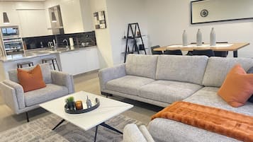Apartamento Deluxe, vista para o parque | Sala de estar
