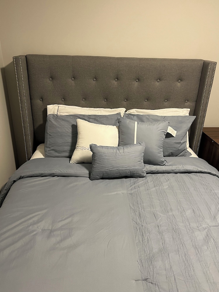Vibrant 3 Bedroom House - Calgary