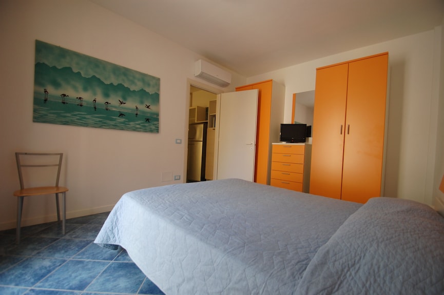 Souvenir 6 - One Bedroom Apartment, Sleeps 4 - Gabicce Mare