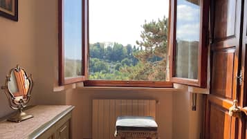 2 quartos, cortinas blackout, quartos à prova de som