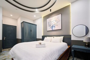 Quarto superior, para não fumantes | Frigobar, escrivaninha, espaço de trabalho para notebook