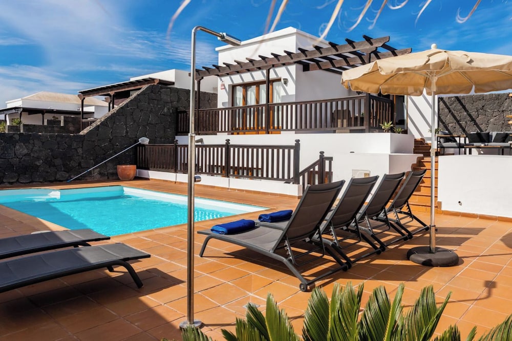 4 Bed Villa - Heated Pool, Pool Table, Bbq, Patio - Playa Blanca