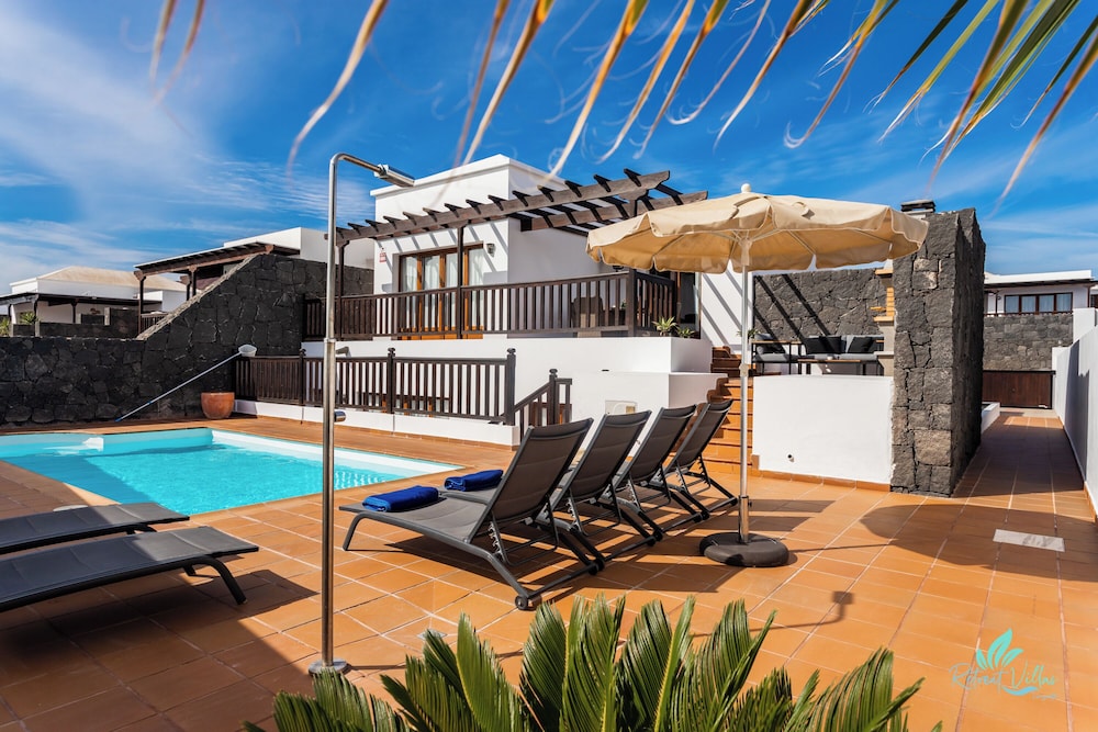 Inviting 4-bed Villa In Playa Blanca - Playa Blanca