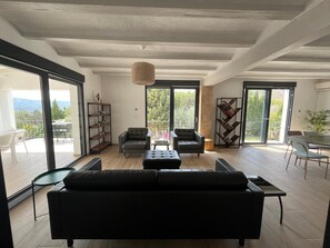 Villa | Sala de estar | Lareira