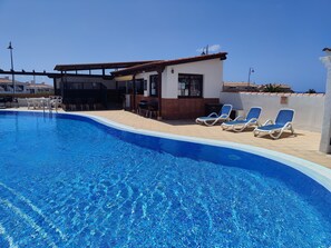 Apartamento | Piscina | Piscina exterior 