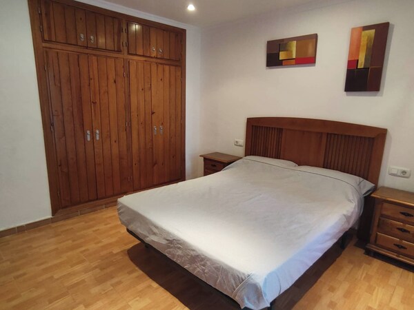 Frigiliana 3-bed Apartment- Sleeps 8 - Frigiliana