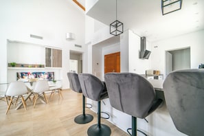 Villa | Restaurantes