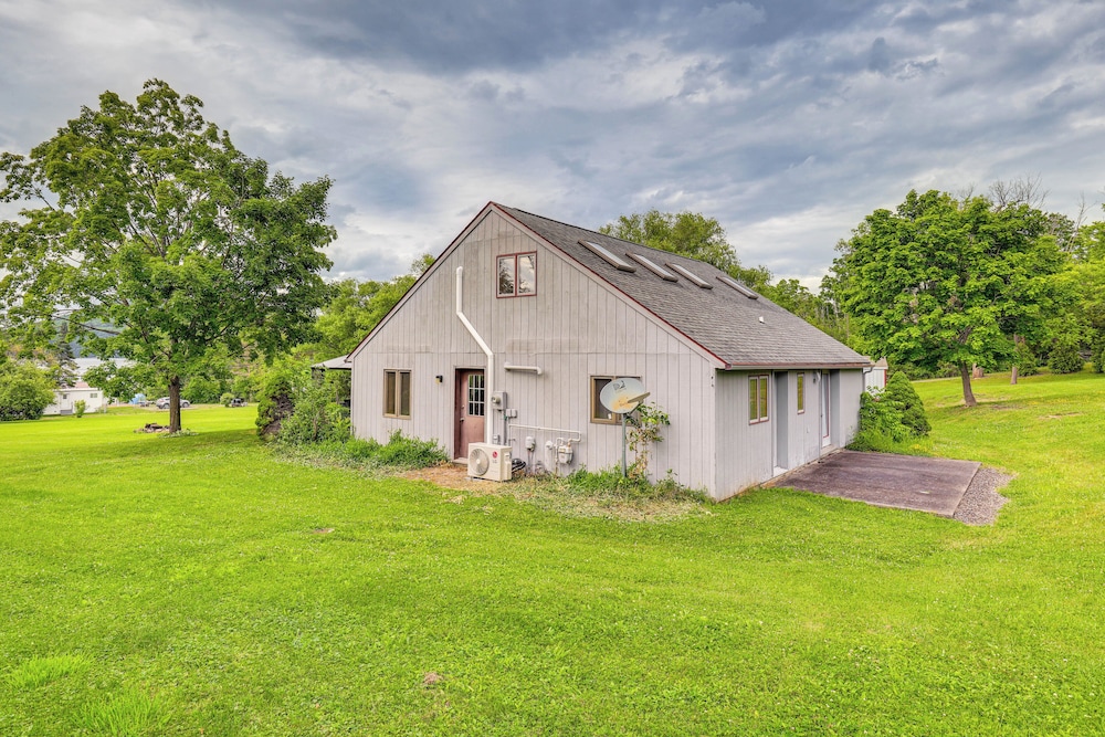 Keuka Lake Cabin W/ Boat Dock Access & Fire Pit! - Finger Lakes, NY