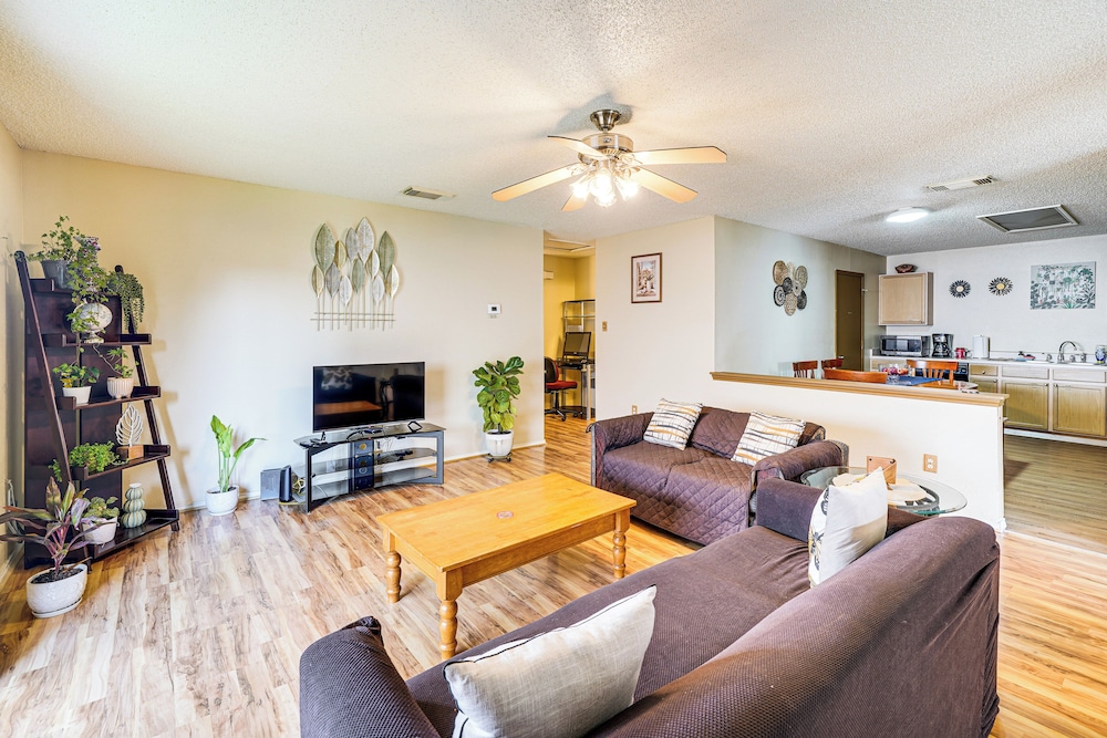 Spacious San Antonio Home: Close To Military Bases - San Antonio, TX