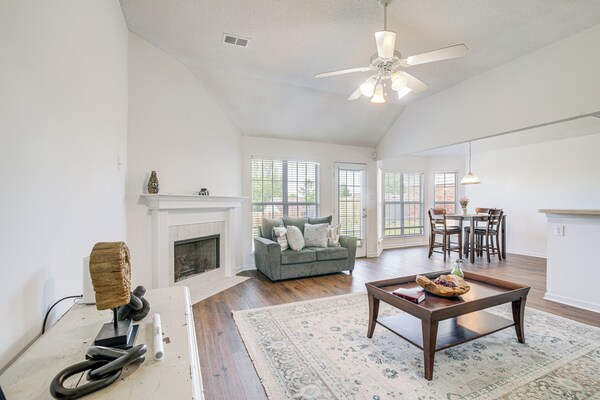 Large Backyard: Peaceful Home In Southaven! - lake of the hills, Hernando