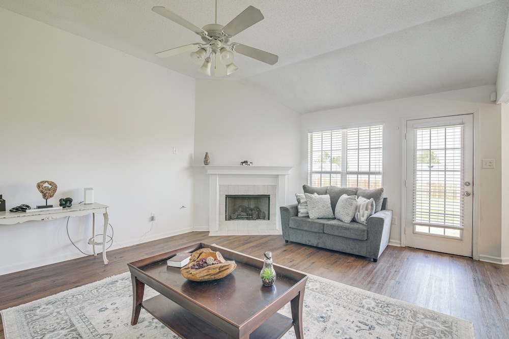 Large Backyard: Peaceful Home In Southaven! - Southaven, MS