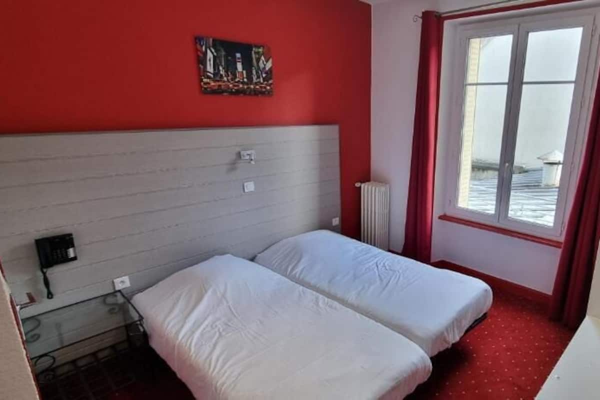 Quarto duplo | Quartos à prova de som, Wi-Fi de cortesia, roupa de cama