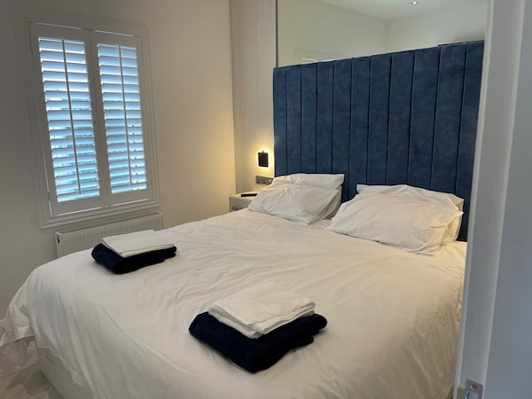 Cottage-sleeps 5-parking-near Beach-fireplace - Buncrana