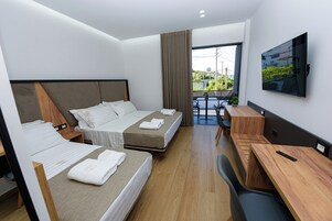 Quarto triplo, sacada | Cofres nos quartos, quartos à prova de som