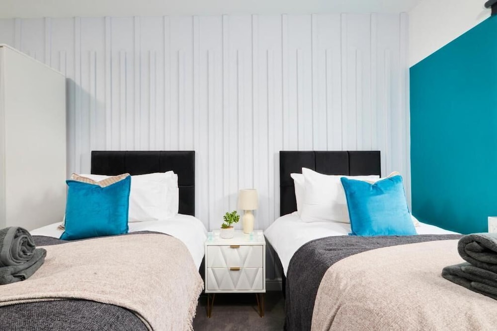 The Exquisite Gem Of Central Bristol - Sleeps 18 - Bristol