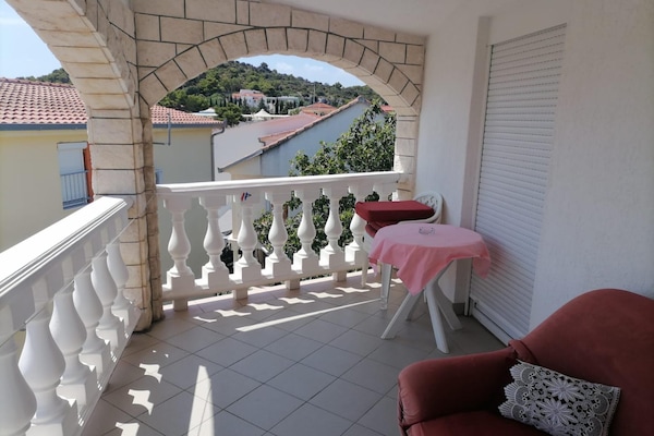 Apartamento (Apartments Libertas - Two Bedroom Apa) | Varanda