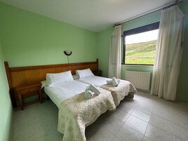 Quarto Clássico com Cama de Casal, vista para a montanha | Lençóis de algodão egípcio, roupa de alta qualidade, edredões de penas 