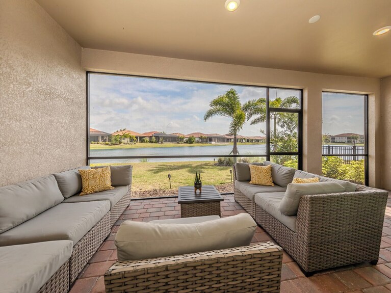 Resort-style House On The Lakefront - Venice, FL