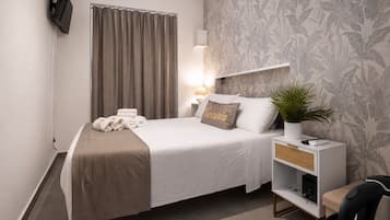 Quarto casal conforto | Roupas de cama premium, edredons de pluma, frigobar, cofres nos quartos