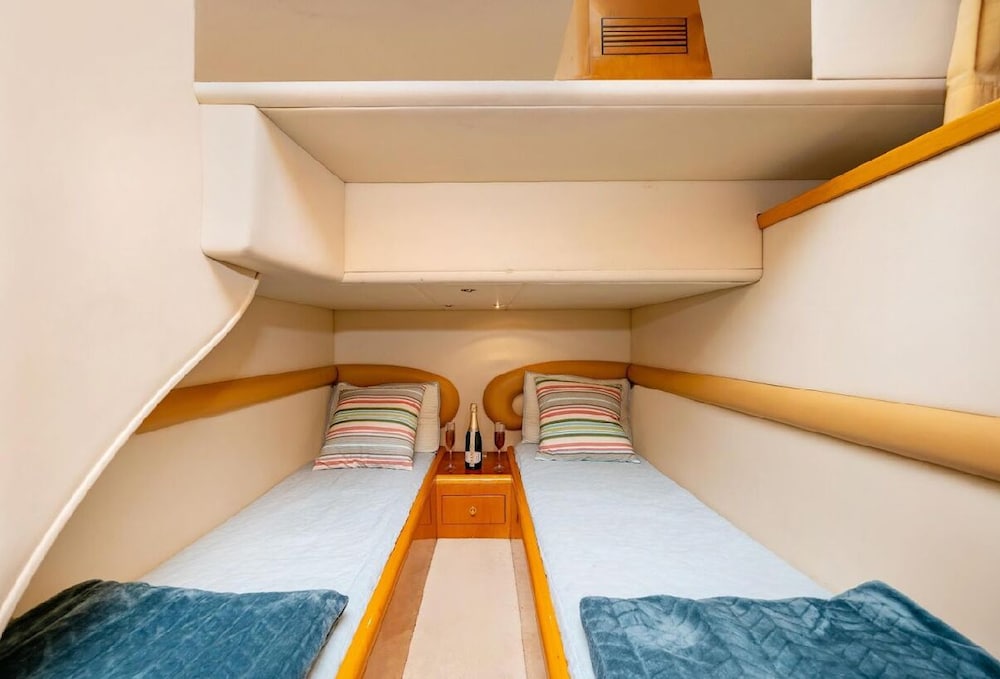 Cozy 2-bedroom Yacht In Beautiful Miami With Wifi, Ac - Miami, FL