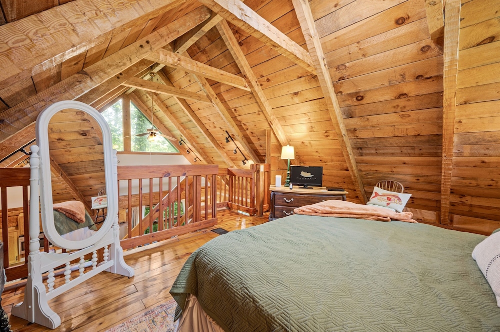 Relax on the Quiet Side – Hot Tub & Serenity! - Blount County | Vrbo