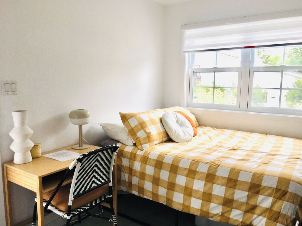 Belle petite chambre lumineuse et flambant neuve au coeur des ...