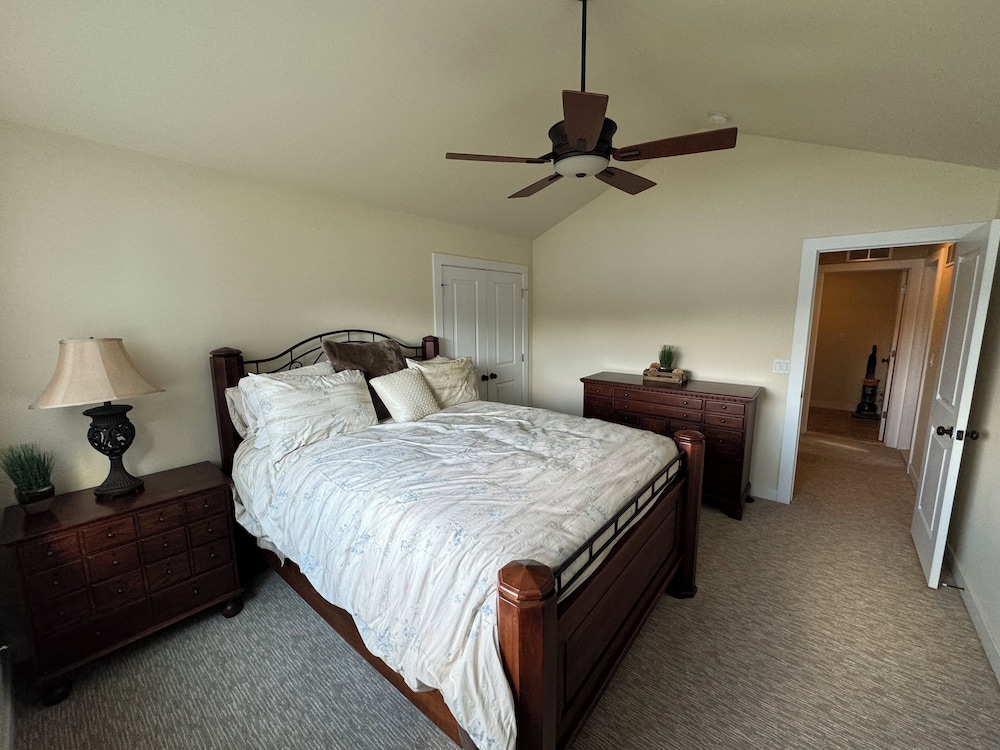 Horseshoe Lake Retreat- 2-bedroom + Loft Lake House With Wifi And Ac. - Brighton, MI