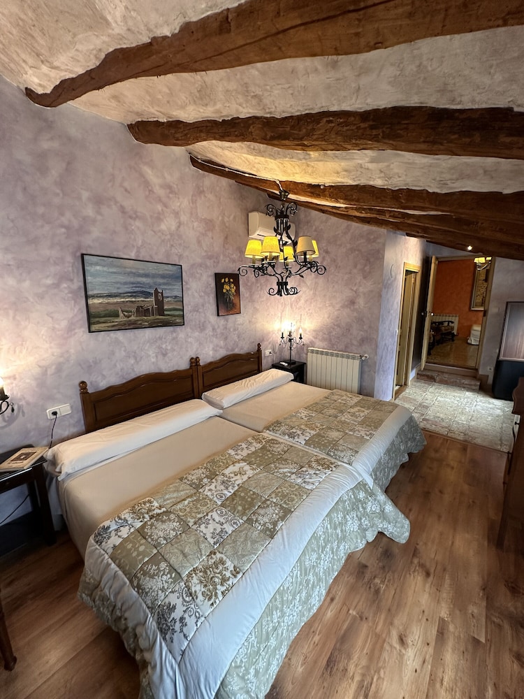 Habitación 'Suite Las Golondrinas' Con Vistas A La Montaña, Wi-fi Y Aire Acondicionado. - Navarra